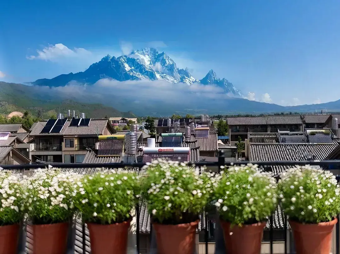 Xueyin Shuli · Sunrise View Golden Mountain | Garden Snow Mountain Resort Villa - Lijiang