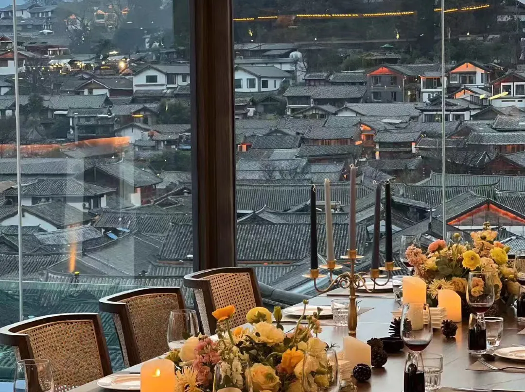 Lijiang Fine Art · Ancient Town Panorama Art Resort Hotel - Lijiang
