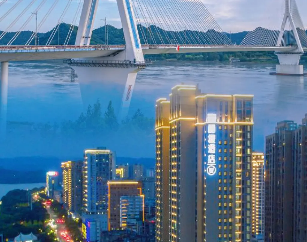 Ease Hotel · Zhi - Yichang