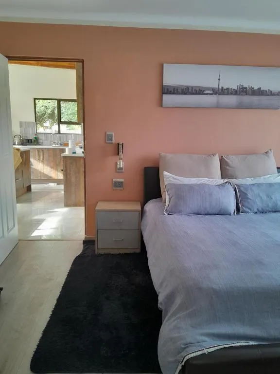Transit Haven: 2-bed Retreat -