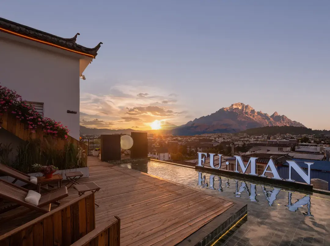Fuman | Sky City • Panoramic View Of Snow Mountain And Ancient City 360° Infinity Pool Vacation - Lijiang