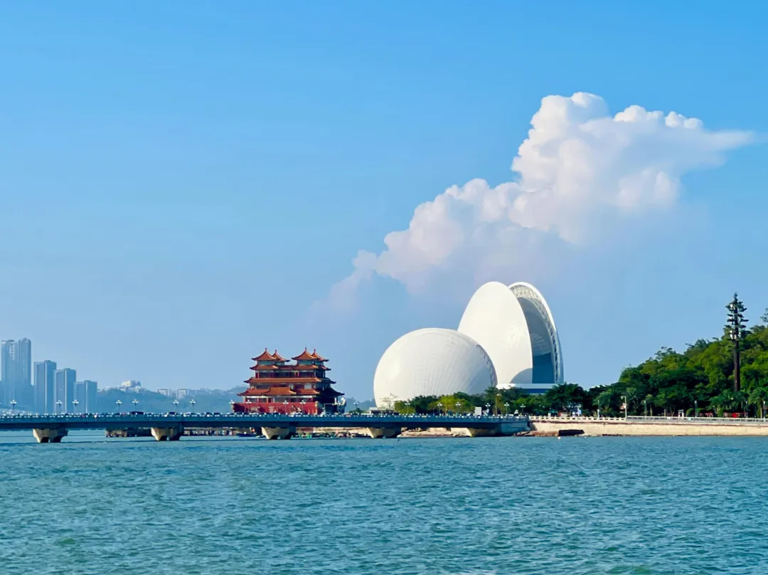 A Hotel Apartment That Wants To Make Money. - Macau Island