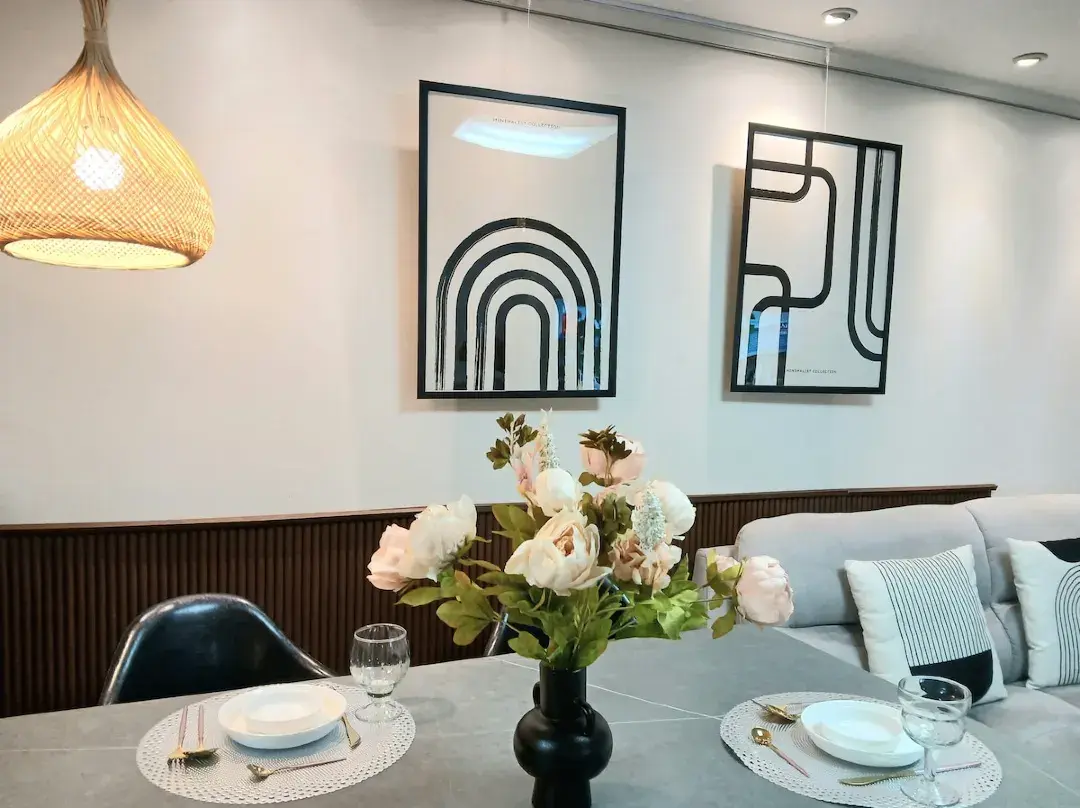 Yongsan Hyochang Park 3 Minutes, Breakfast Included, Luggage Storage Service,van Pickup Service Once - Seul