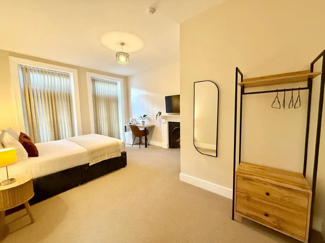 Seaside Escape With Double Bed & Balcony - Dorset