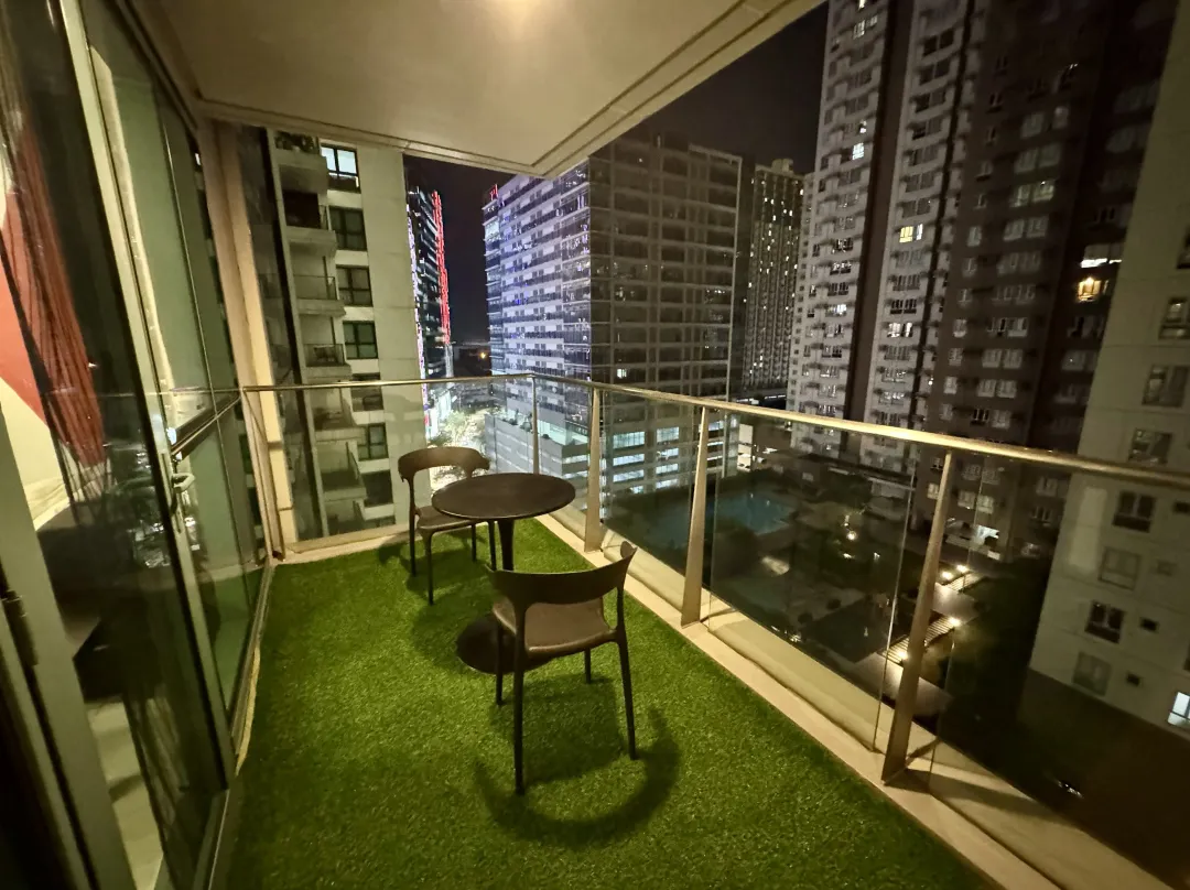 2br One Uptown Residences Near Uptown Mall, Mitsukoshi, And Restaurants - Makati