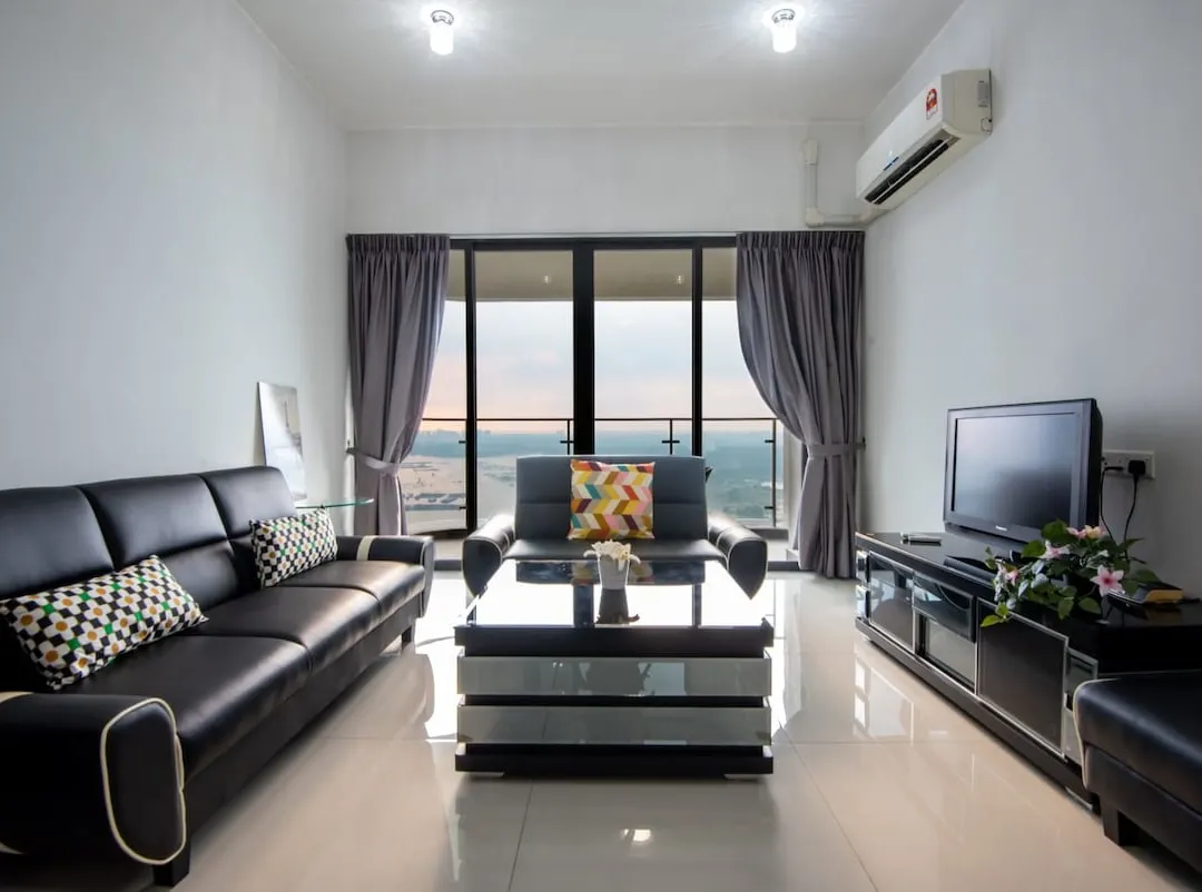 Chic 3br In Danga Bay With Water Views & Parking - Johor Bahru