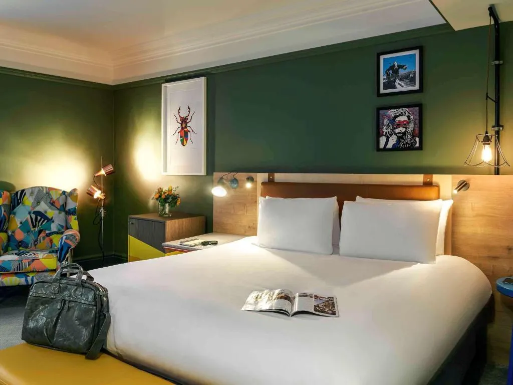 Oyo Welsh Holiday Accommodation - Modern Stay - Pembroke Dock