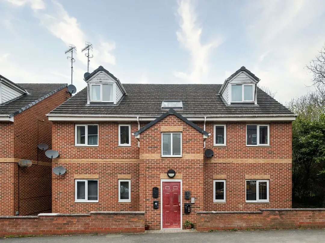 2 Bedroom 1 Bathroom With 4 Beds And Parking - Yorkshire