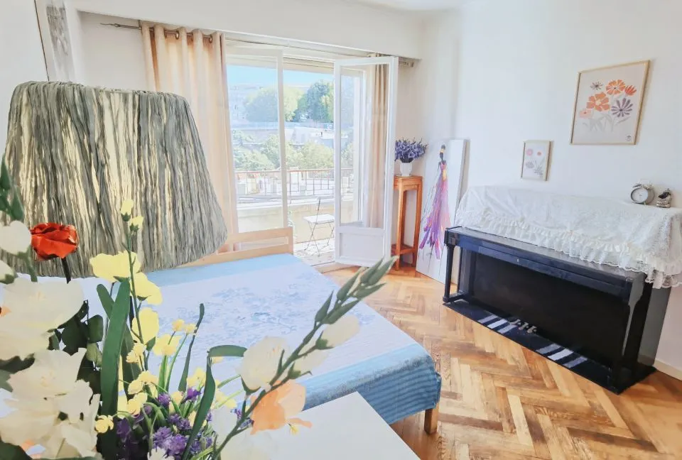 Appartement En Centre-ville Avec Balcon Lit Double Et 60m² - Nice