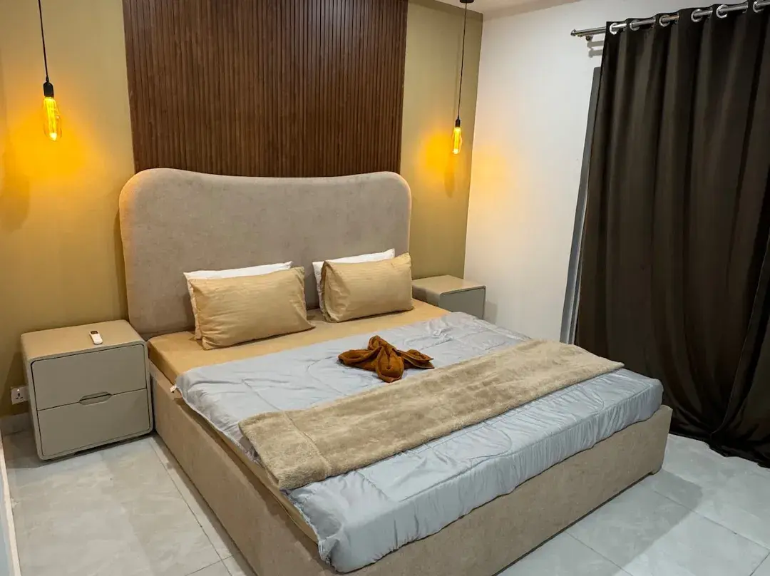 Light & Latte | 1bhk | Mm Alam | Self Checkin - Lahore