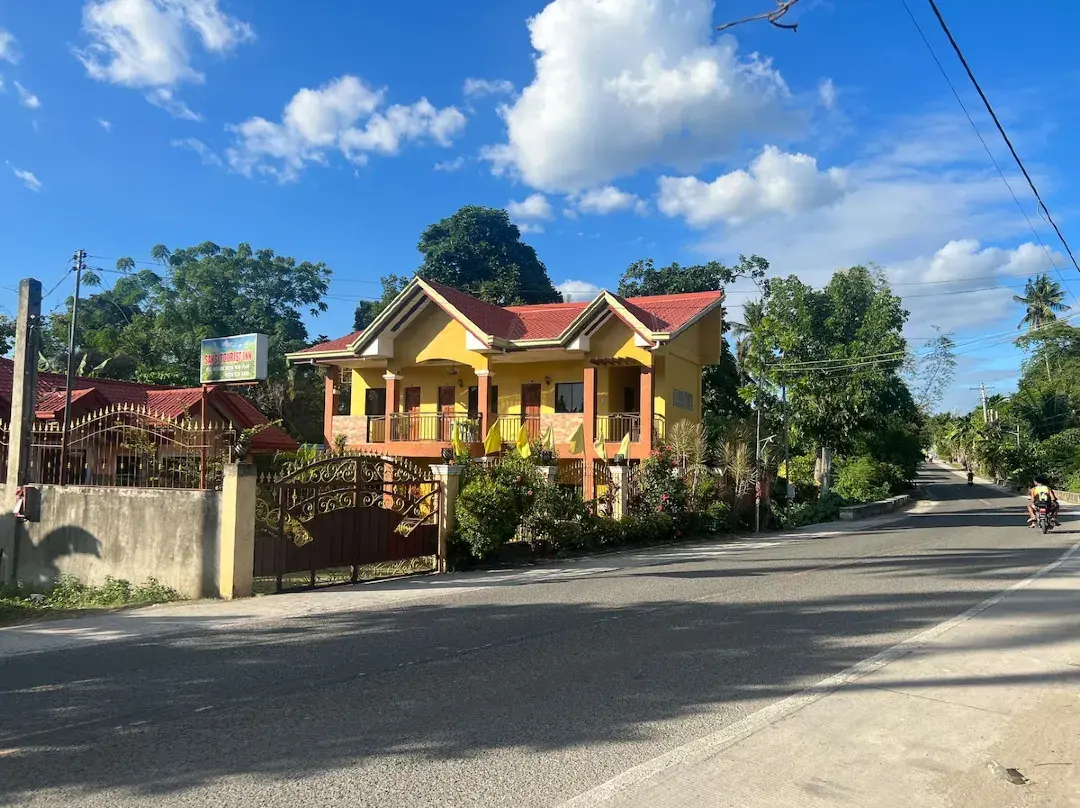 Sangi Tourist Inn - Near Kawasan Badian Canyoneering - Alegría
