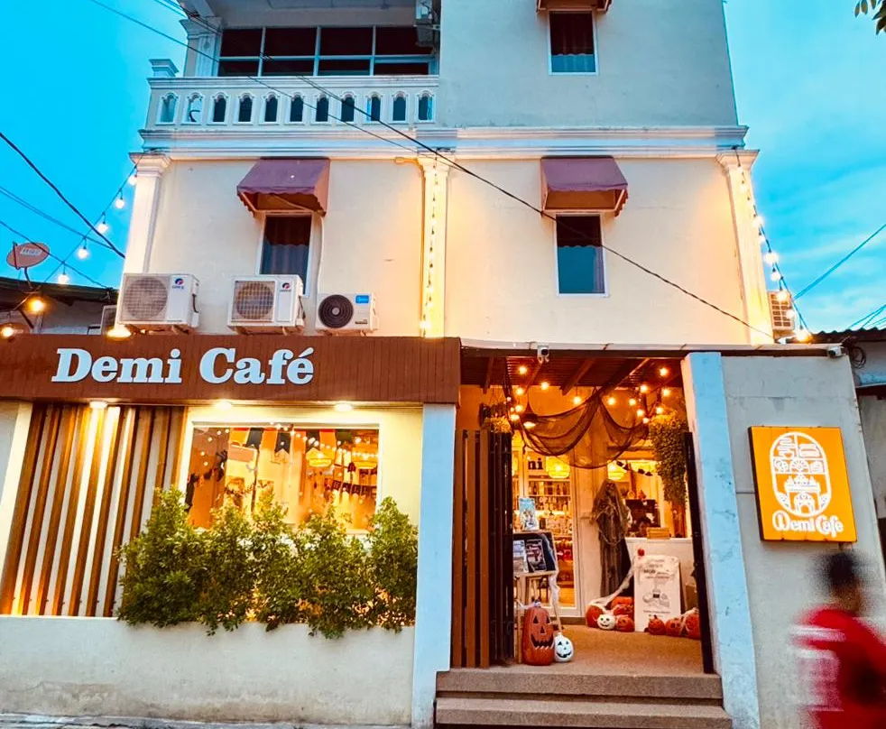 Demi Cafe & Hostel - Vientiane