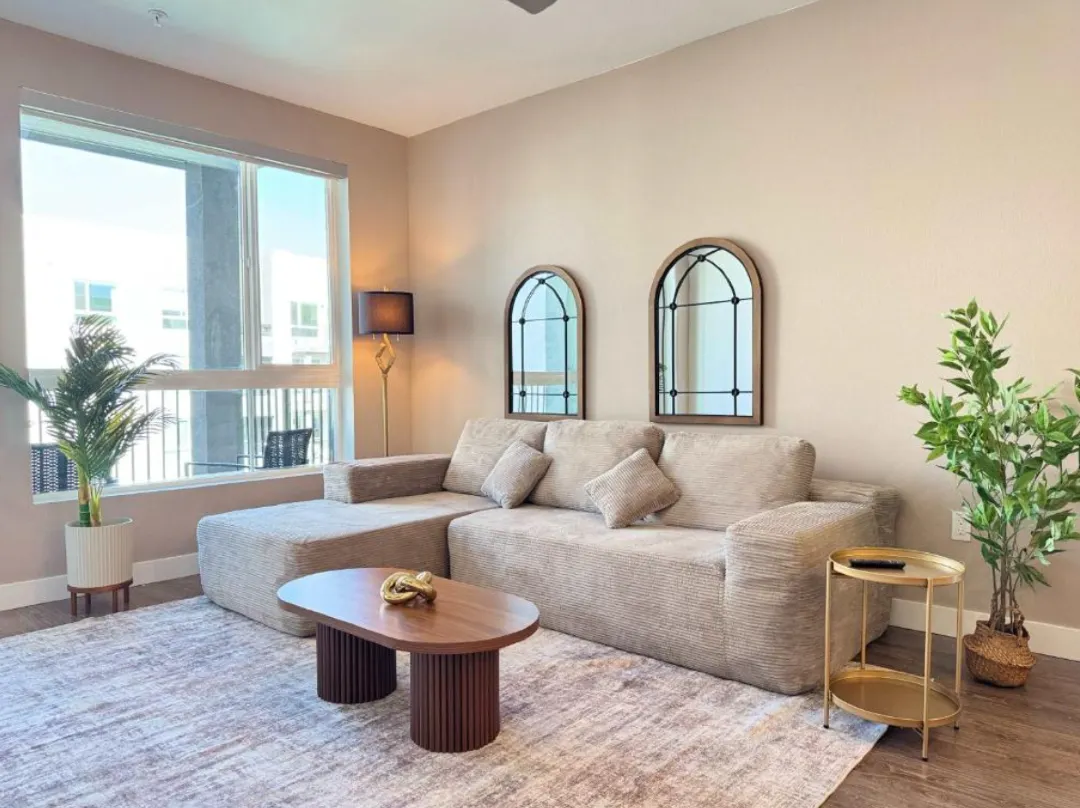 Upscale Escape 10 Min From Disneyland With Pool & Gym - Costa Mesa, CA