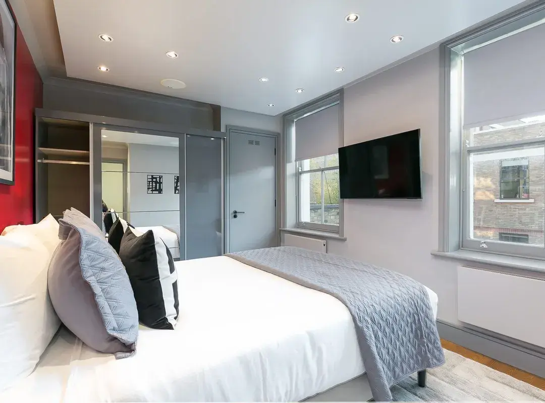 The Bloomsbury Ii - By Frankie - London