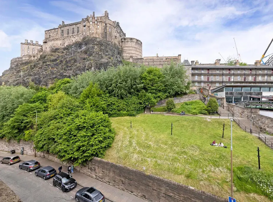 The Heart Of Historic Old Town With Castle Views - Edinburgh