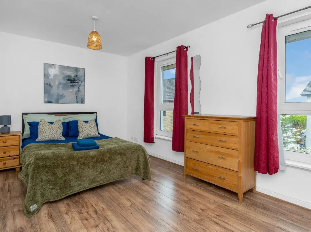Friary Townhouse -5 Double Bedrooms, 4 Bathrooms, Gym, Games, Garden - Dundee