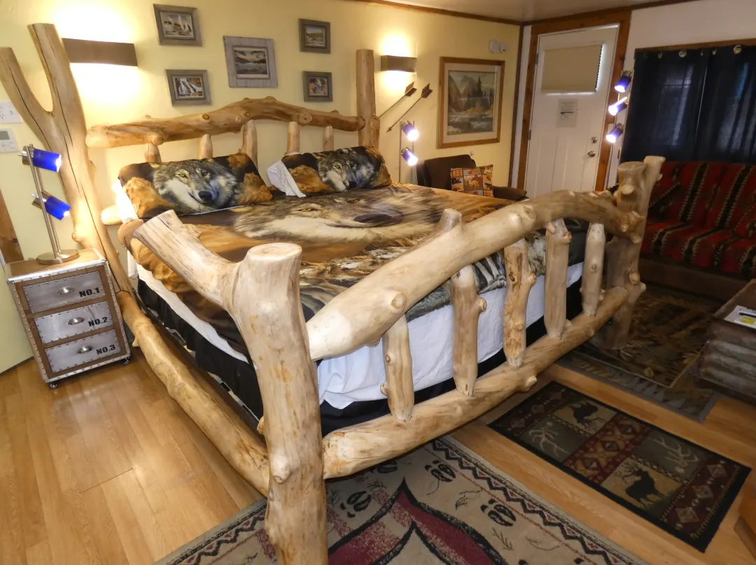 Yellowstone Motel - Only Adults. All Rooms Have Kitchens! - West Yellowstone, MT