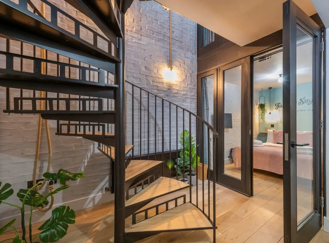 The Acre Abode Iv - Covent Garden - By Frankie - London