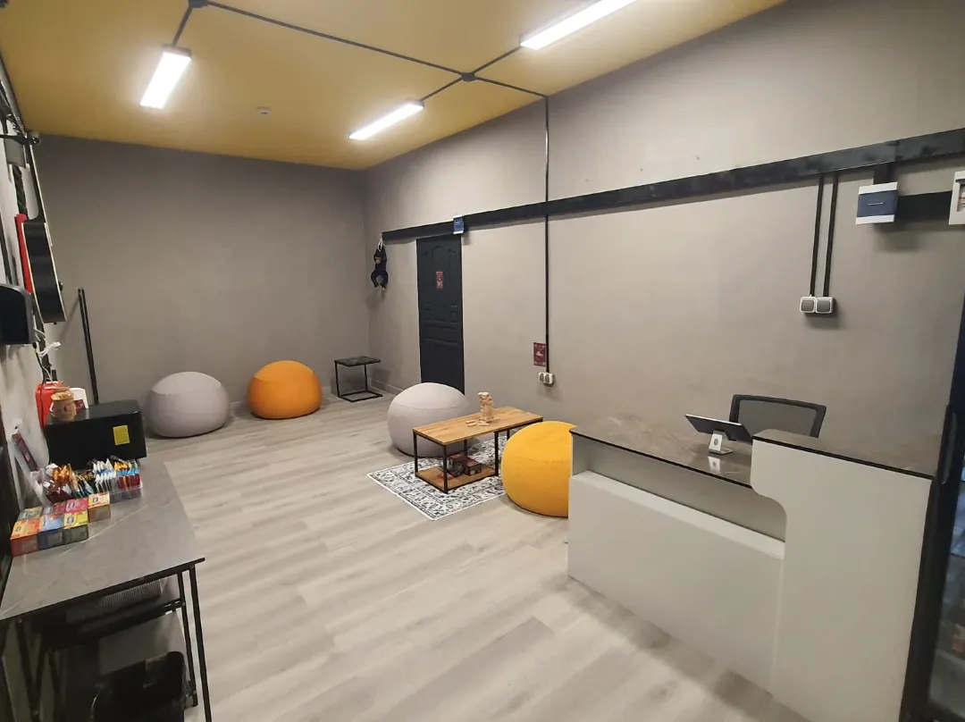 Yellow Monkey Hostel - Bali