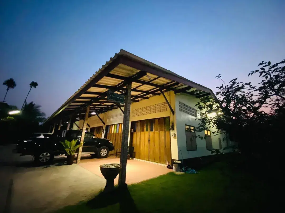 Chan De Bua - Laem Sing District