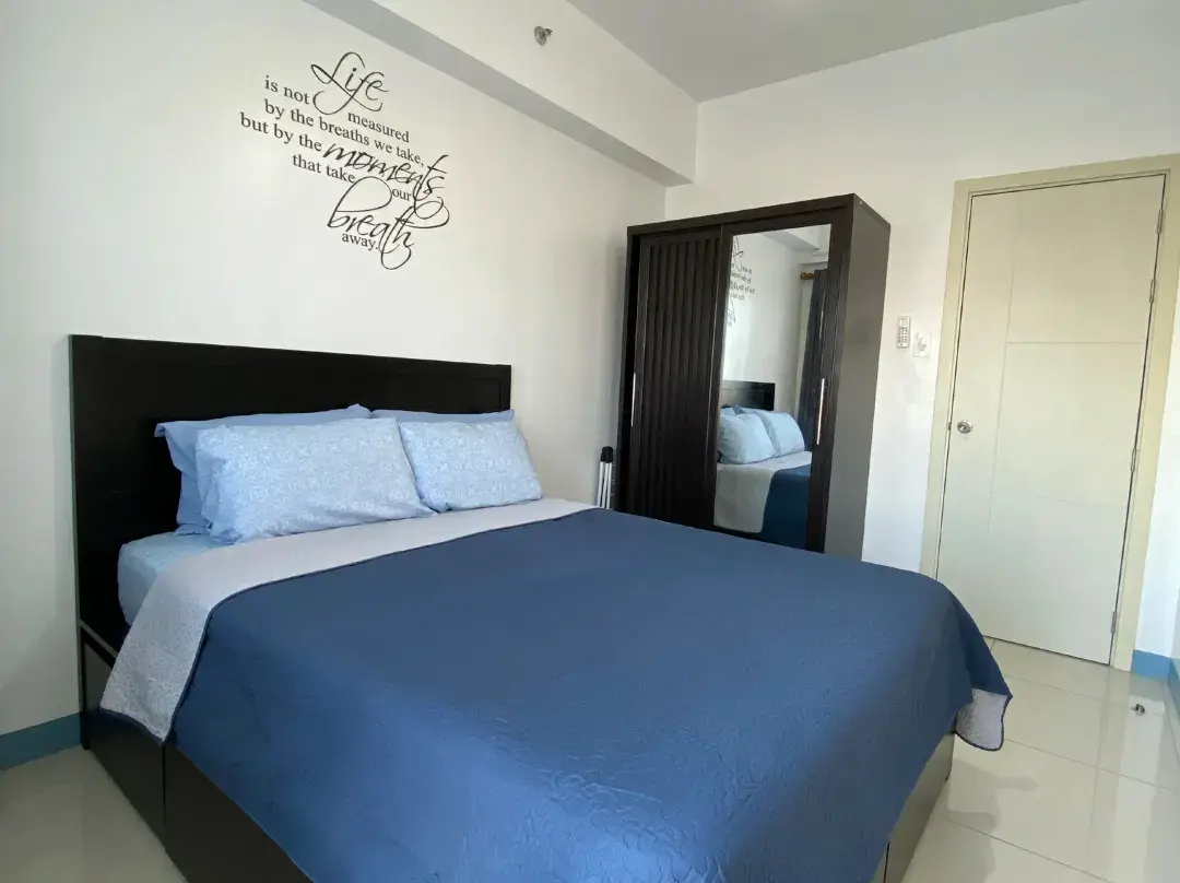 A Cozy 2 Bedroom Unit With A Parking At South Residences Sm Southmall 1206 - Las Piñas