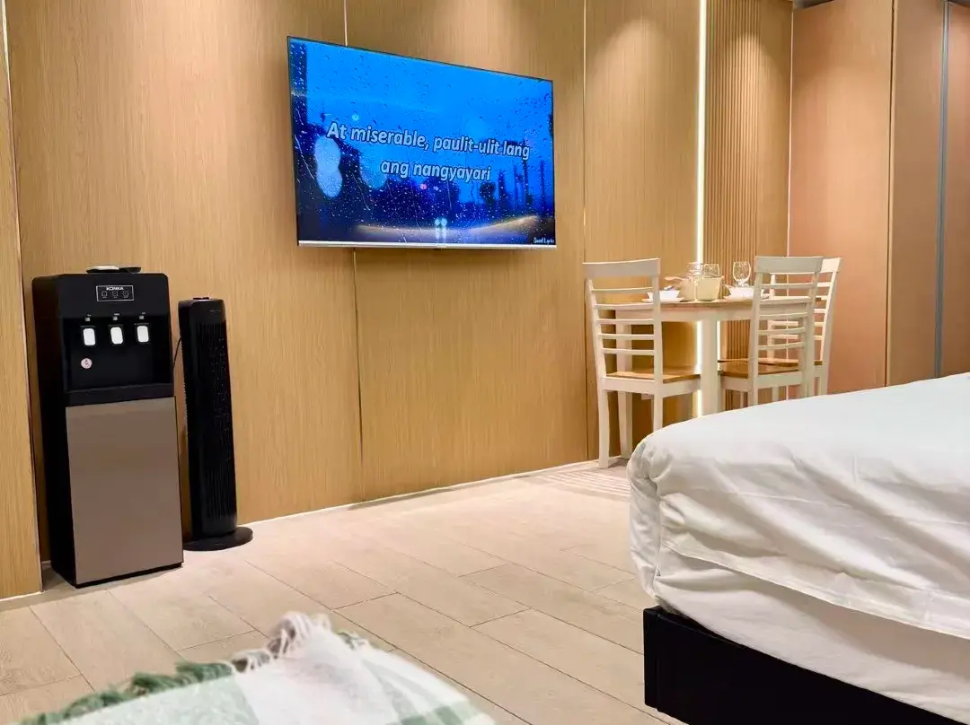 Venice Luxe Urban Pool Retreat,  Sauna, Netflix - Makati