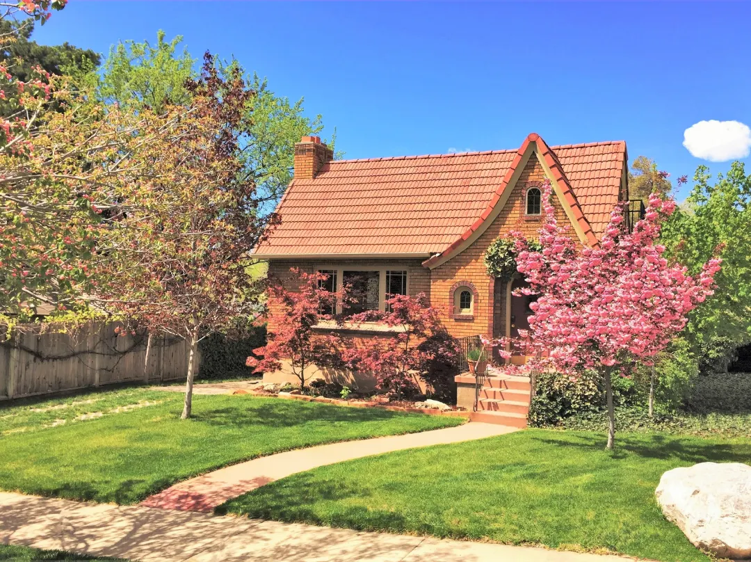 6-bedroom Masterpiece In The Historic District - West Valley City, UT
