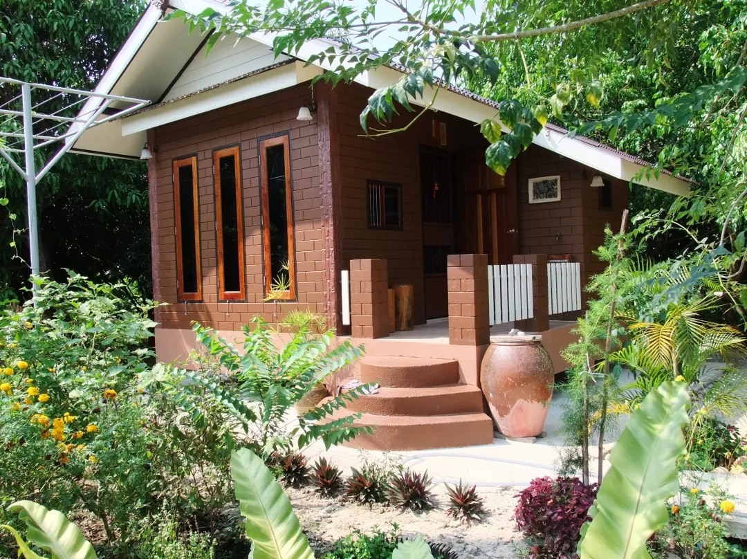 Bansuan Banjong Akkson - Klaeng District