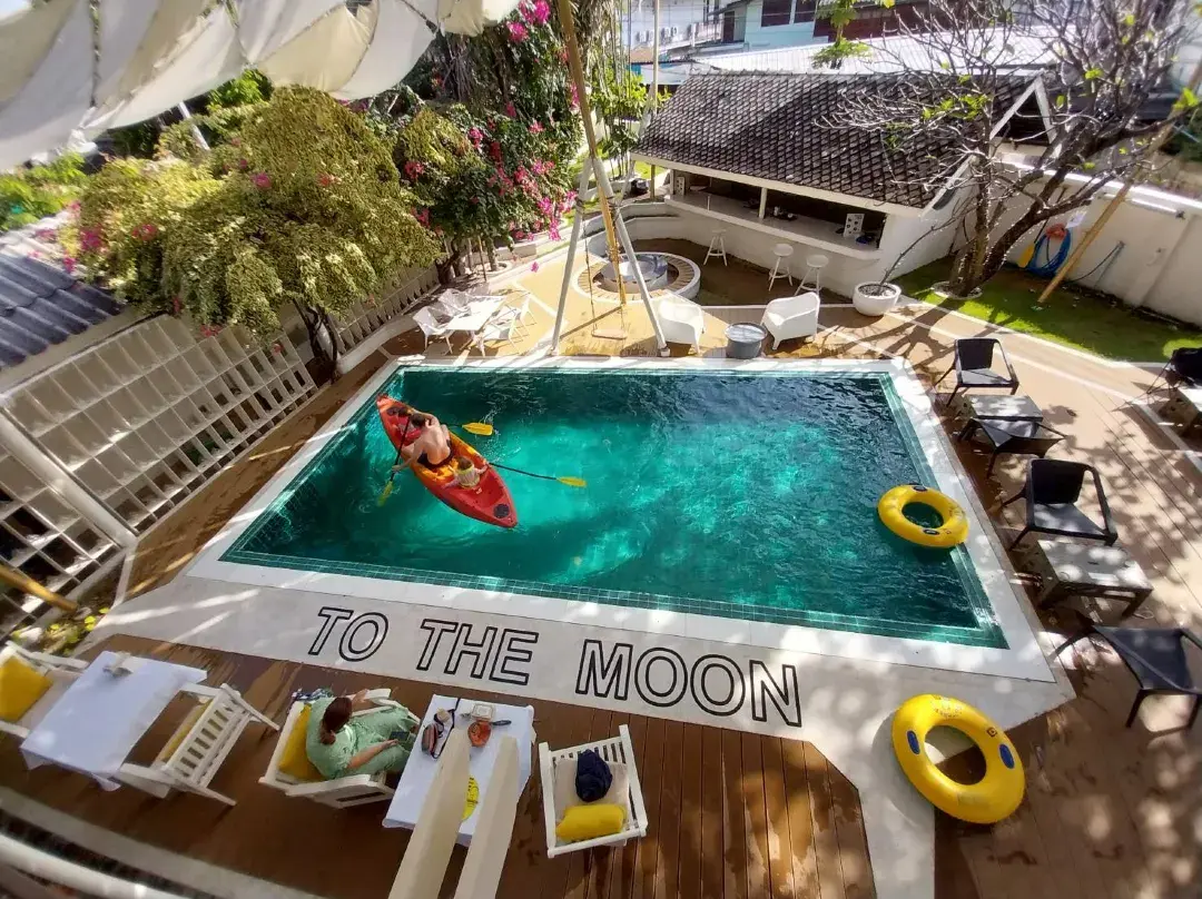 To The Moon Guesthouse - Chiang Mai