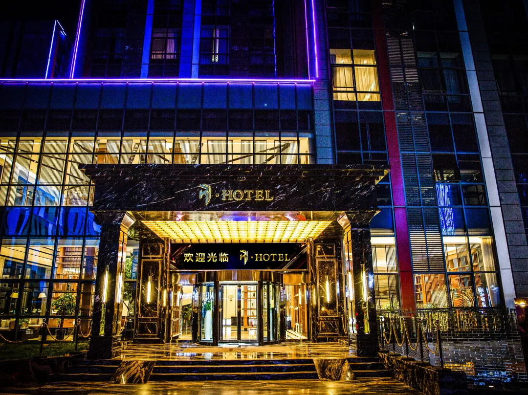 R Hotel - Qingdao