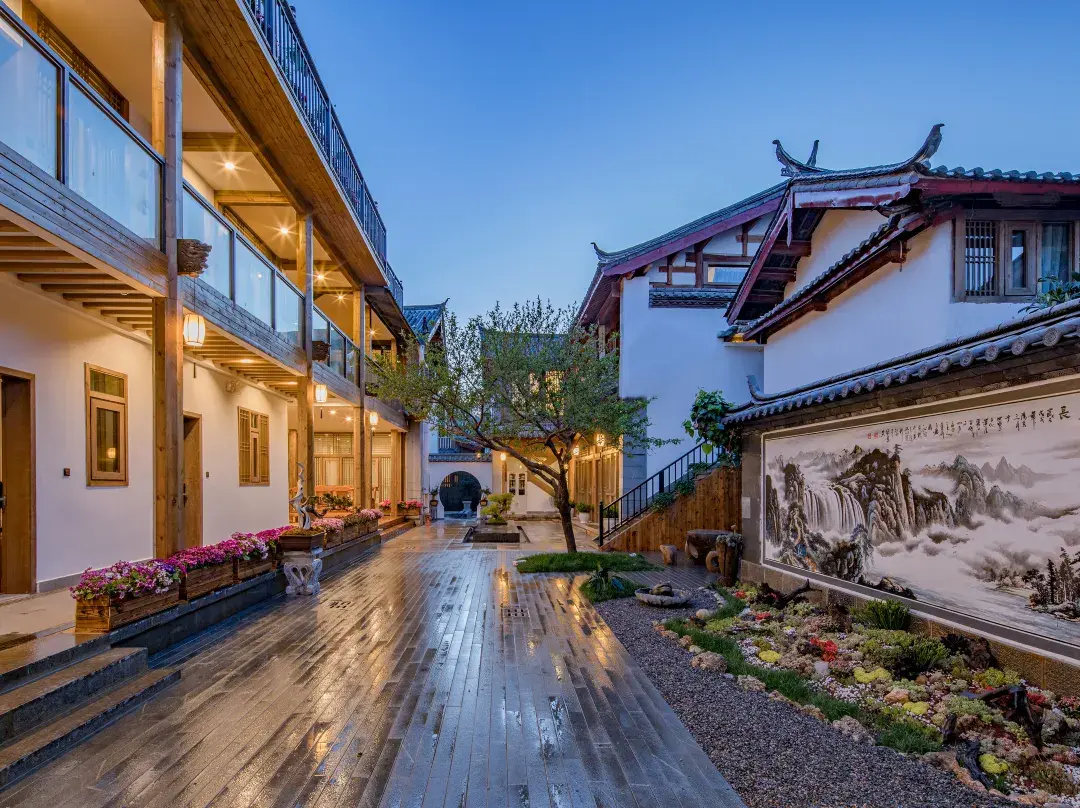 Floral Hotel · Qinyuan Hotel - Lijiang
