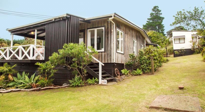 Drop Anchor At Enclosure Bay Beach By Waiheke Unlimited - Waiheke Island
