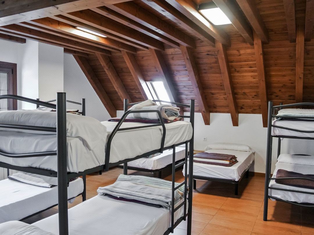 Hostal Y Albergue Haizea - Hostel - ナバラ