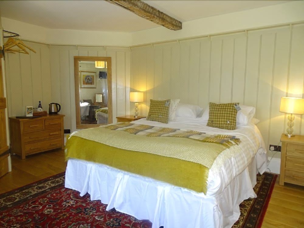 Cann Office Hotel - Wales