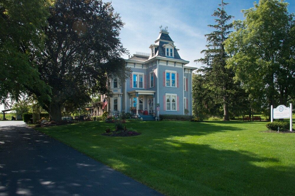 Sutherland House Victorian Bed And Breakfast - Canandaigua, NY
