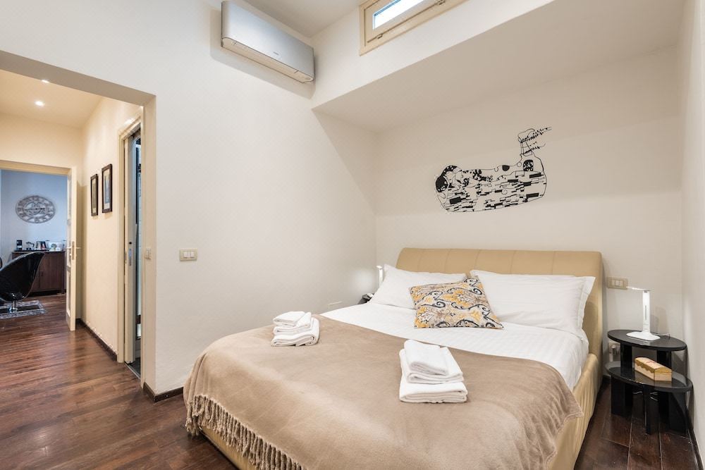 Art Gallery Apartment In Florence - Florenz