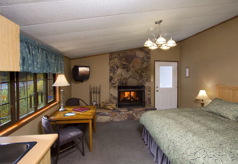 Sunwapta Falls Rocky Mountain Lodge - Banff National Park