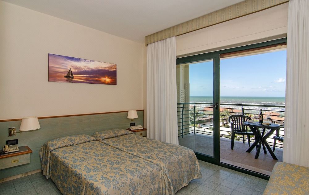 Hotel Paris - Viareggio