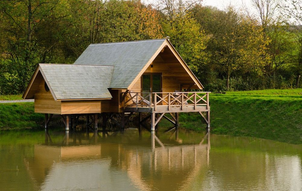 Aqualodge, Hôtel Insolite - Mettet
