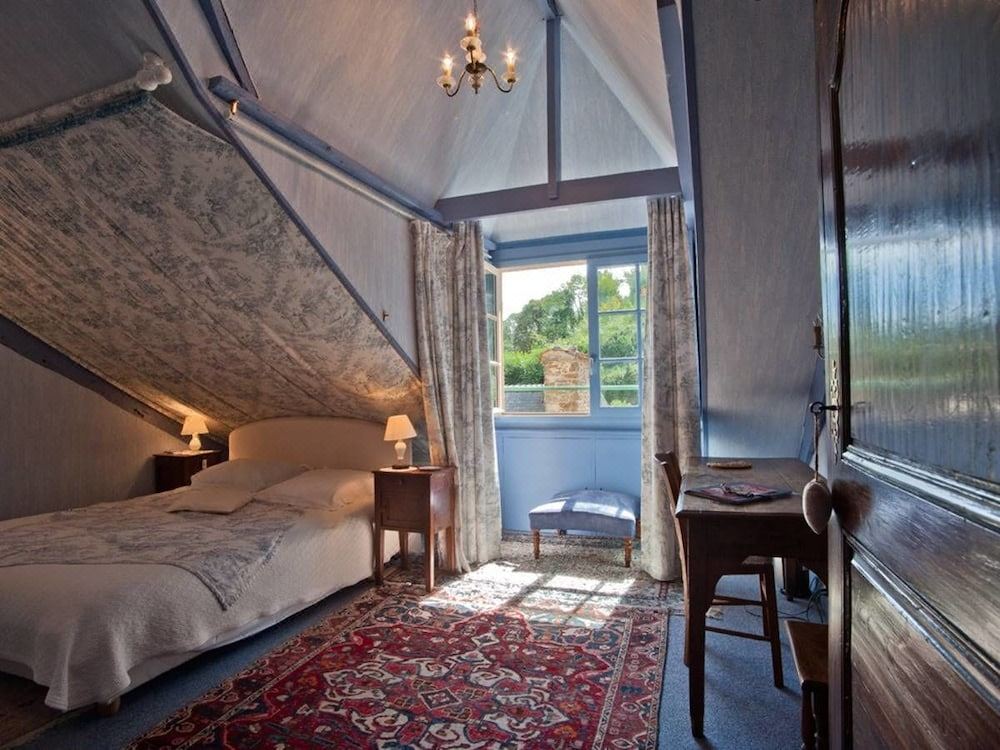 Le Logis Du Jerzual : Chambres D'hôtes Avec Jardin, à 50m De La Rivière La Rance Proche Saint-malo Bretagne - Dinan