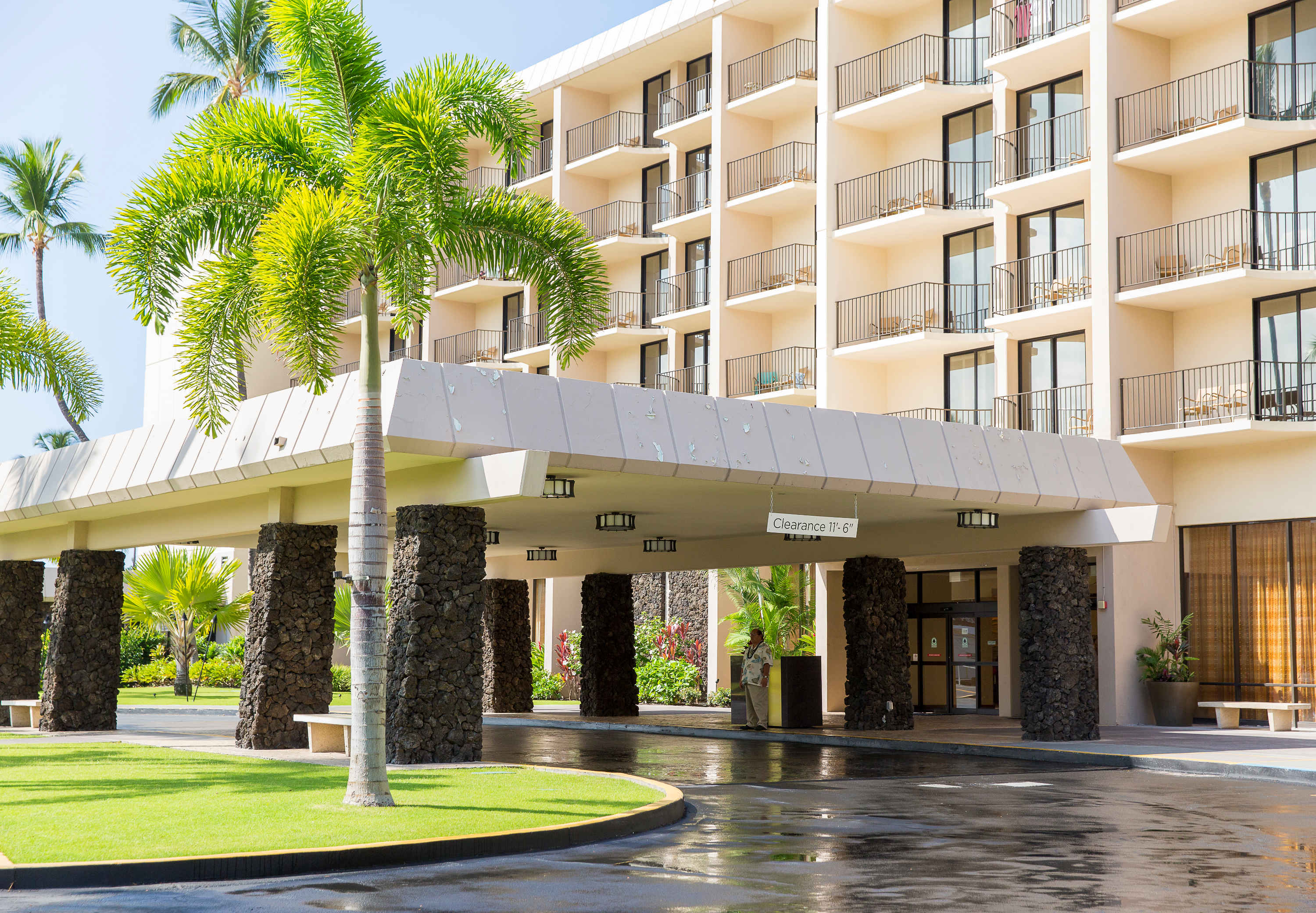 Kona Bay Hotel 75 5660 Palani Rd, Kailua Kona, HI 96740 Courtyard