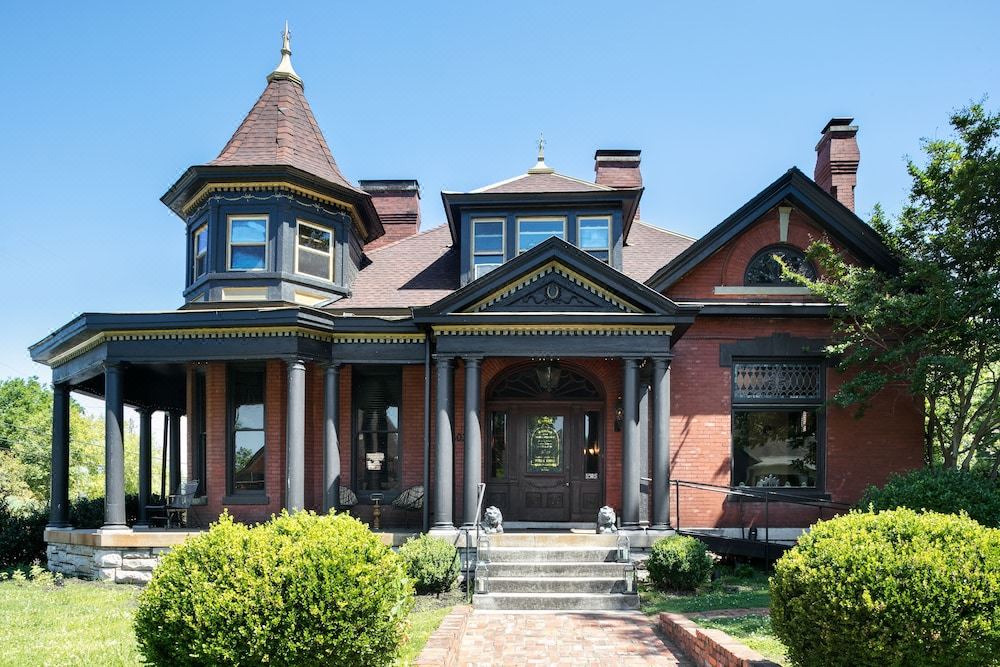 Urban Cowboy - Hendersonville, TN