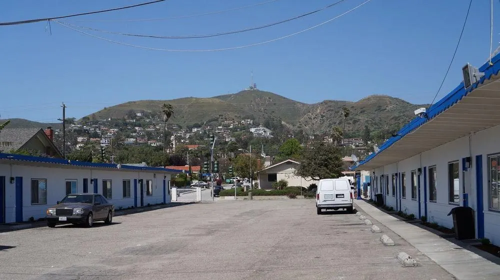 White Caps Motel - Oxnard, CA