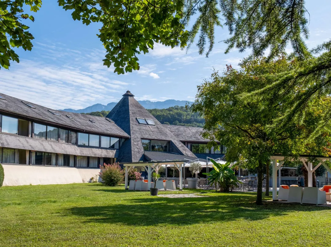 Hôtel Le Cervolan - Viviers-du-Lac