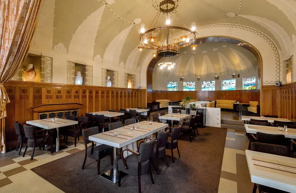 Hotel Okresní Dům - Hradec Králové