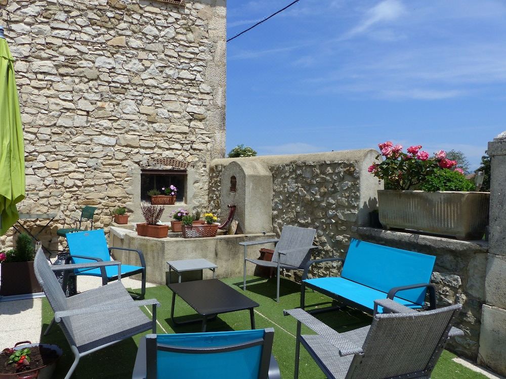 Logis Hôtel La Fontaine De Rocoule - Drôme