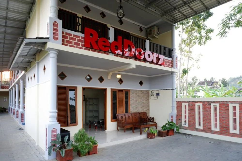 Reddoorz Syariah Near Alun Alun Pacitan - Pacitan