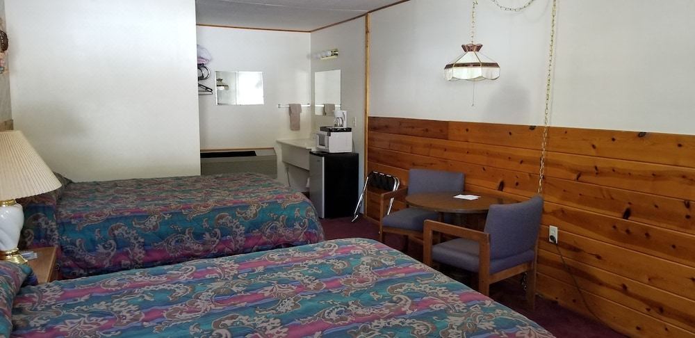 Spring Creek Inn - Hill City, SD