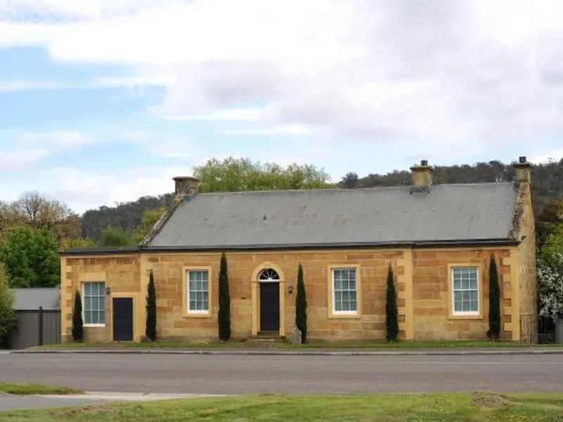The Red Feather Inn - Launceston